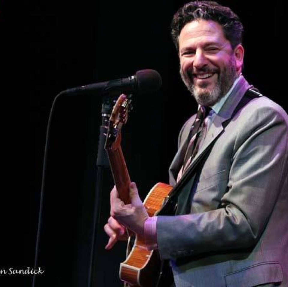 John Pizzarelli’s Wreath of Wit and Rhythm