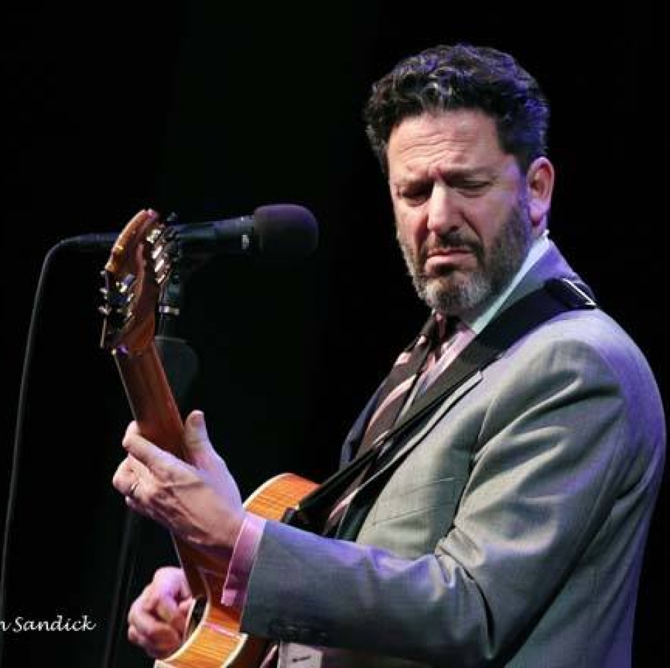 John Pizzarelli’s Wreath of Wit and Rhythm